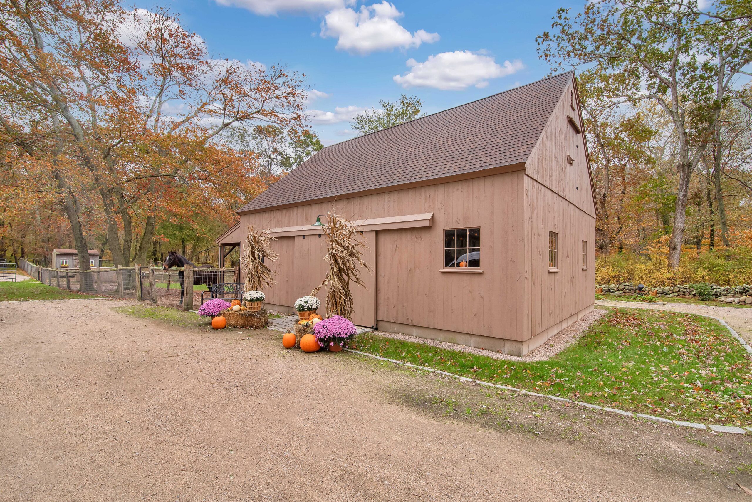24’ with and without Lean-to Virtual Tour - Post & Beam Barns